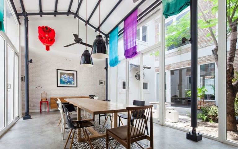 Modern Tube House by MimANYSTUDIO + REAL - Design Father