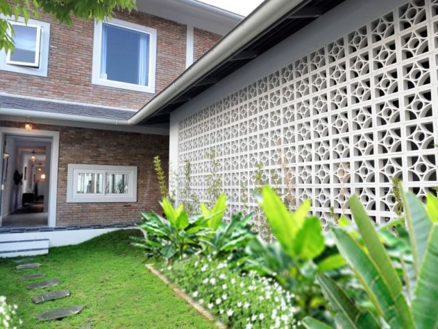 Modern Tube House by MimANYSTUDIO + REAL - Design Father