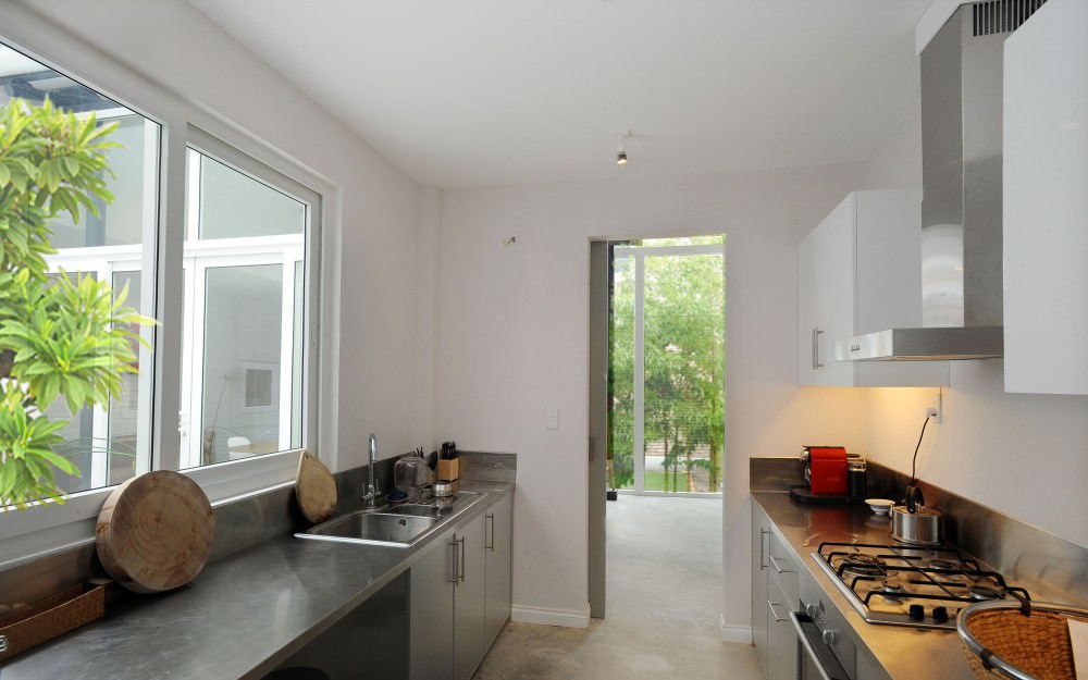 Modern Tube House by MimANYSTUDIO + REAL - Design Father